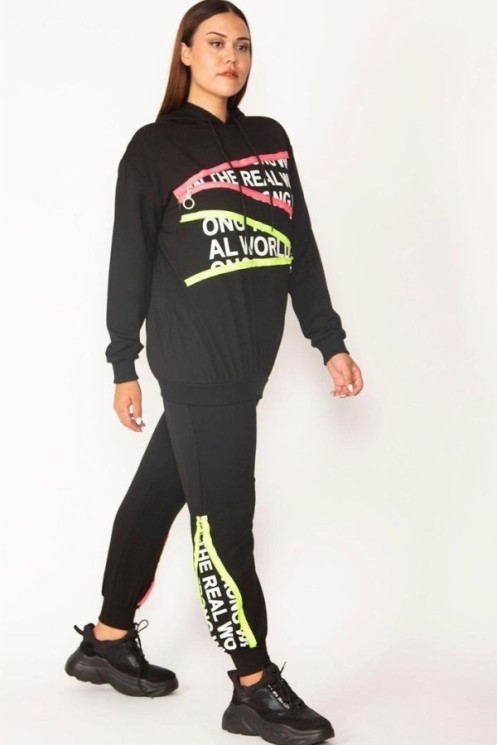 Didelių dydžių laisvalaikio kostiumėliai apkūnioms